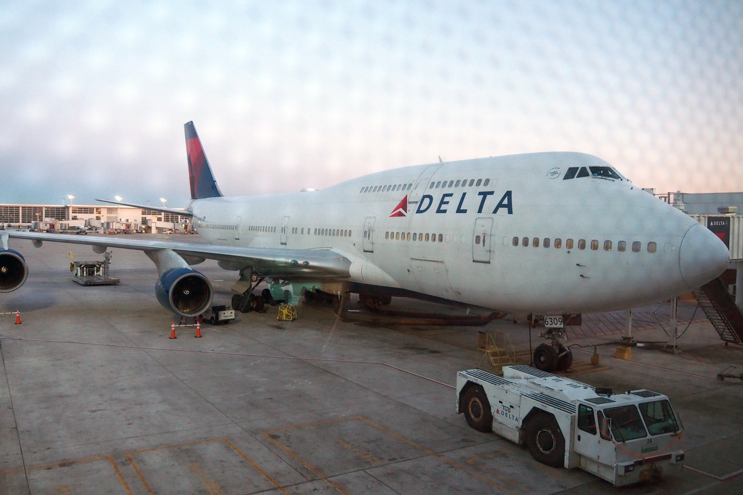On the Last Flight of Delta's 747: a Party for a Legendary Jet - The ...