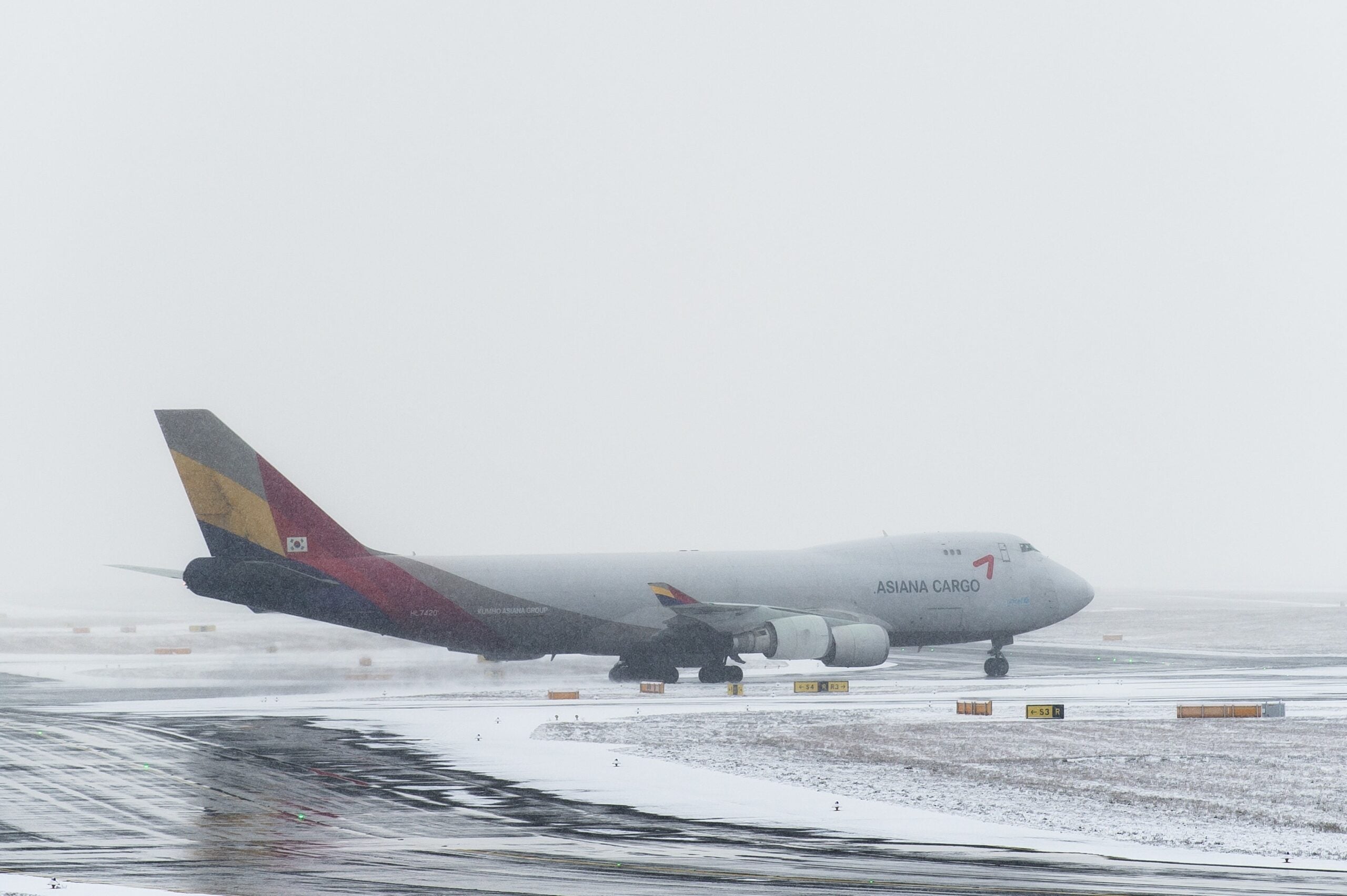 How pilots fly freezing weather approaches - The Points Guy