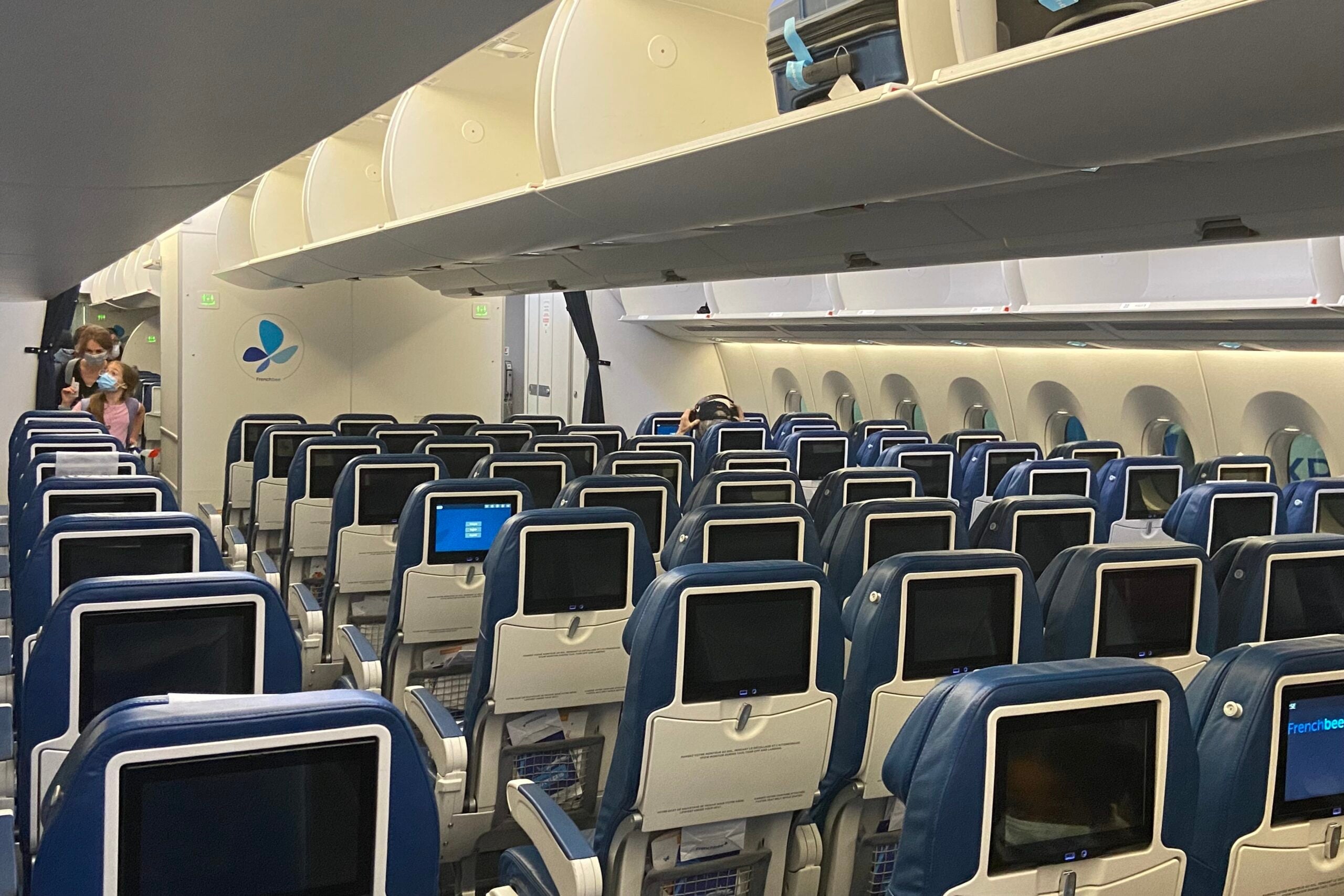 Cabin showdown: Premium vs. economy on French Bee - The Points Guy