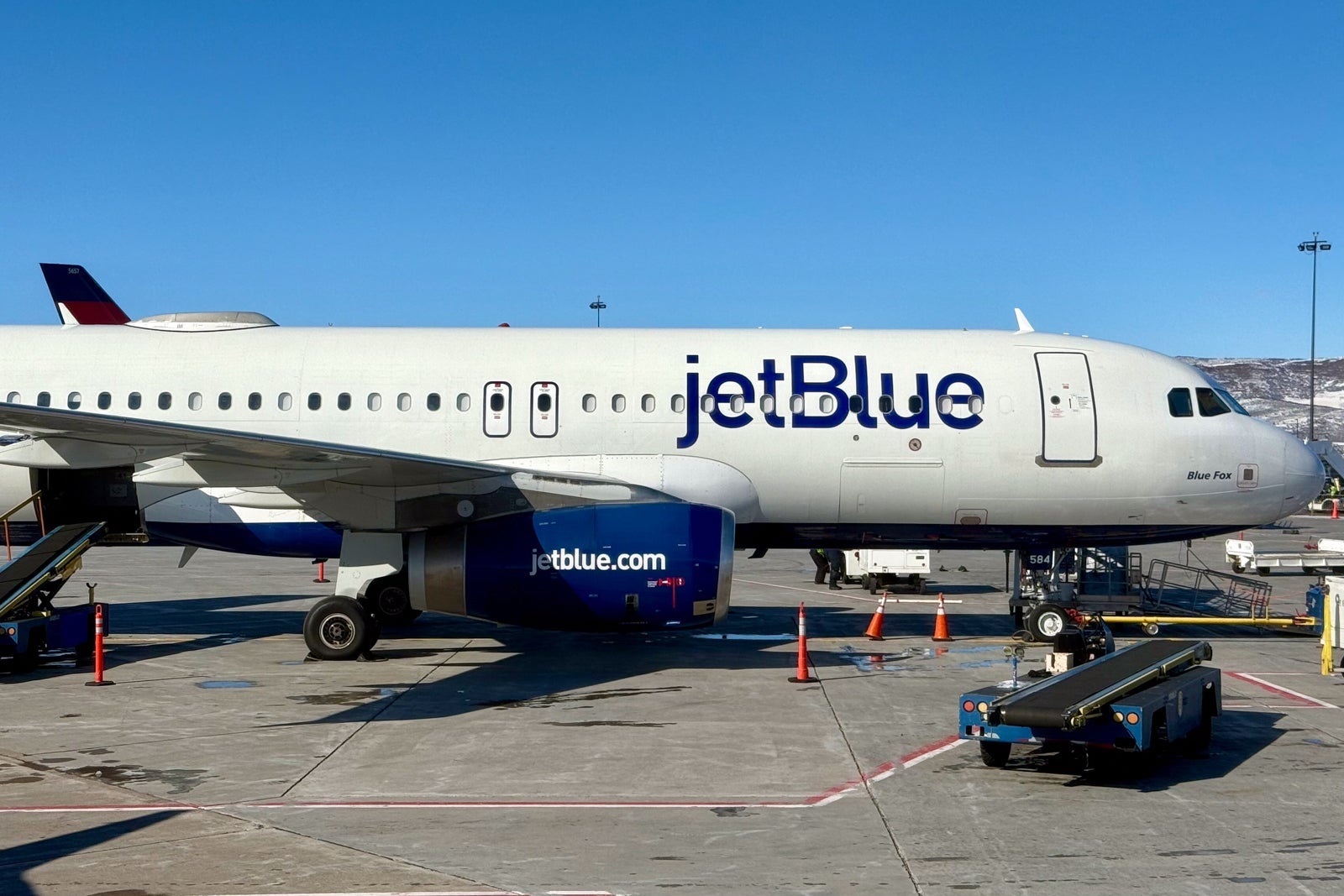 Offer of the year: Earn 350K JetBlue points and elite status for 25 ...