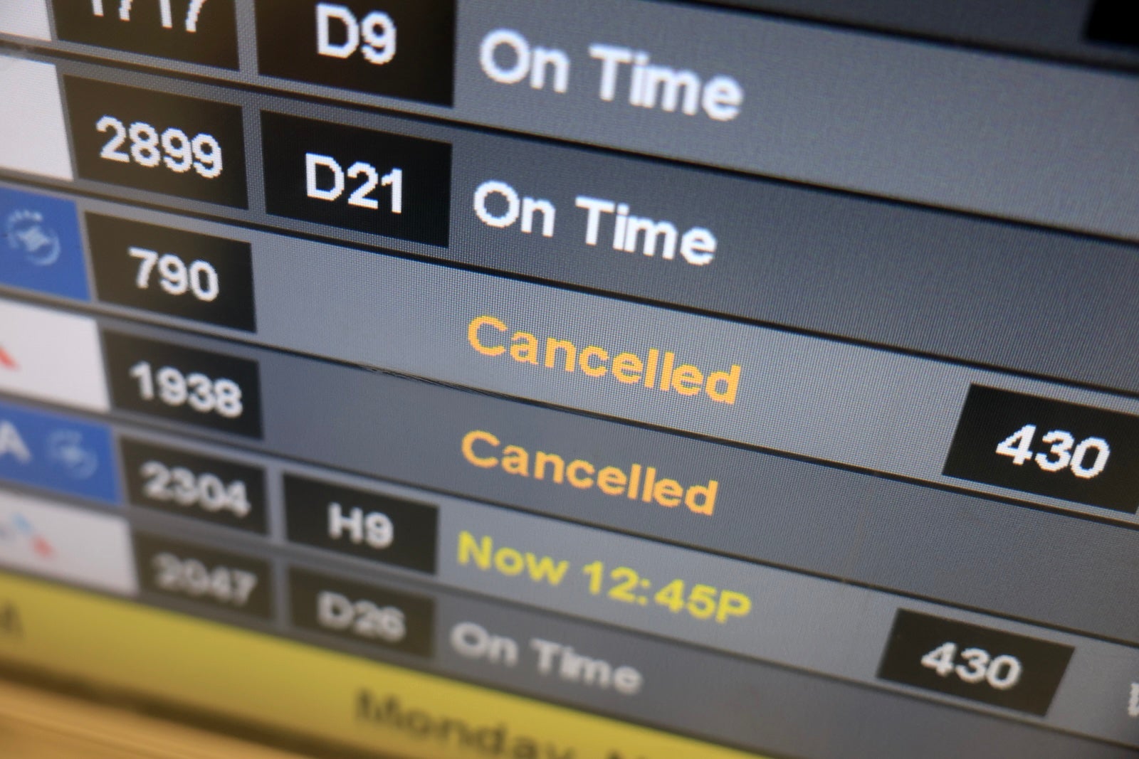 Airlines issue travel waivers ahead of major winter storm - The Points Guy